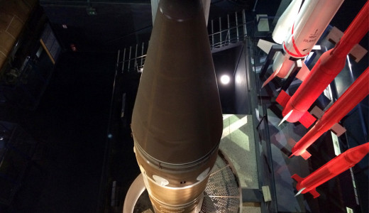 Maquette à l’échelle 1/4ème du satellite Hélios I - Musée de l'Air et ...